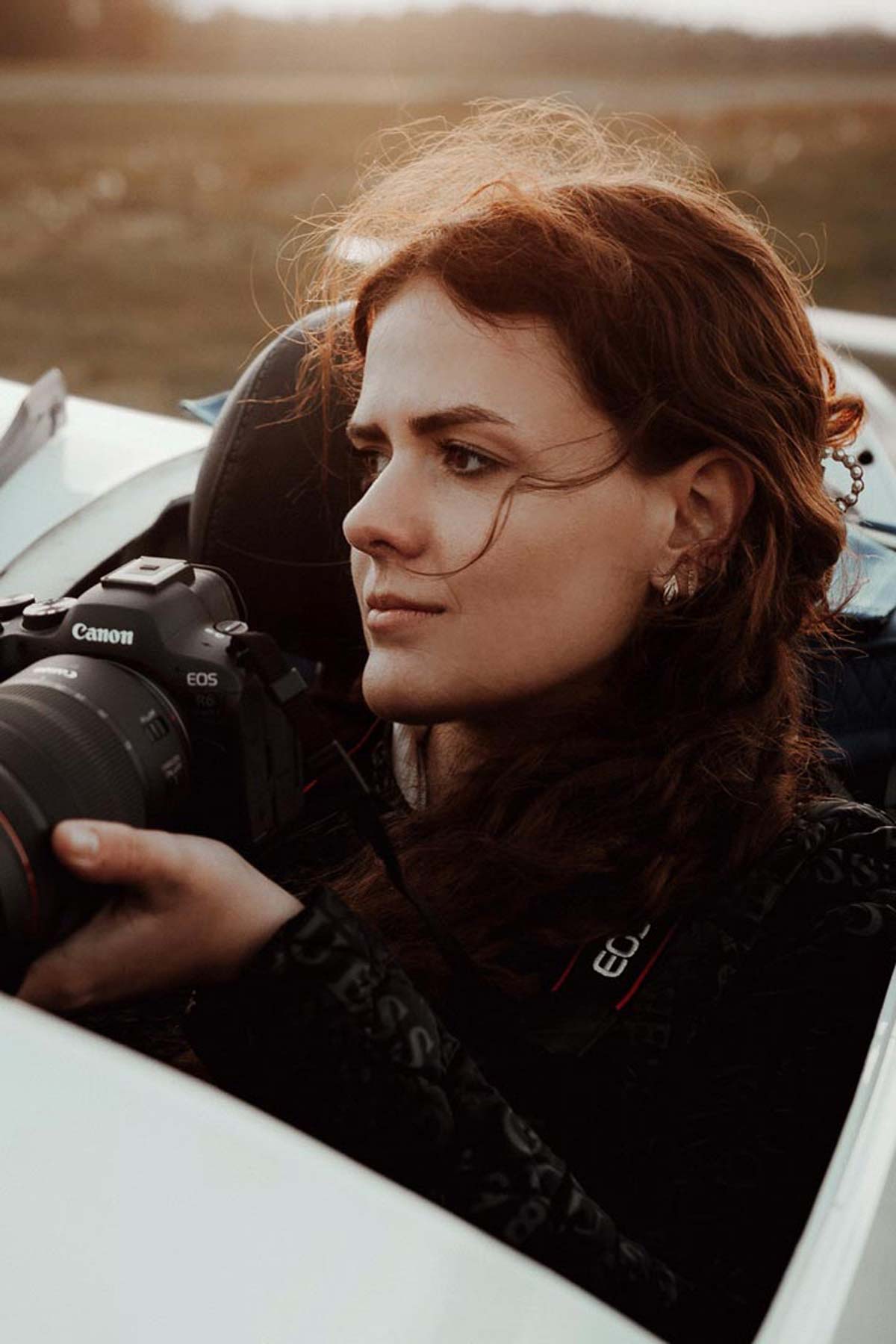 JuIia Steinle: Influencer, glider pilot & photography - she flies her ...