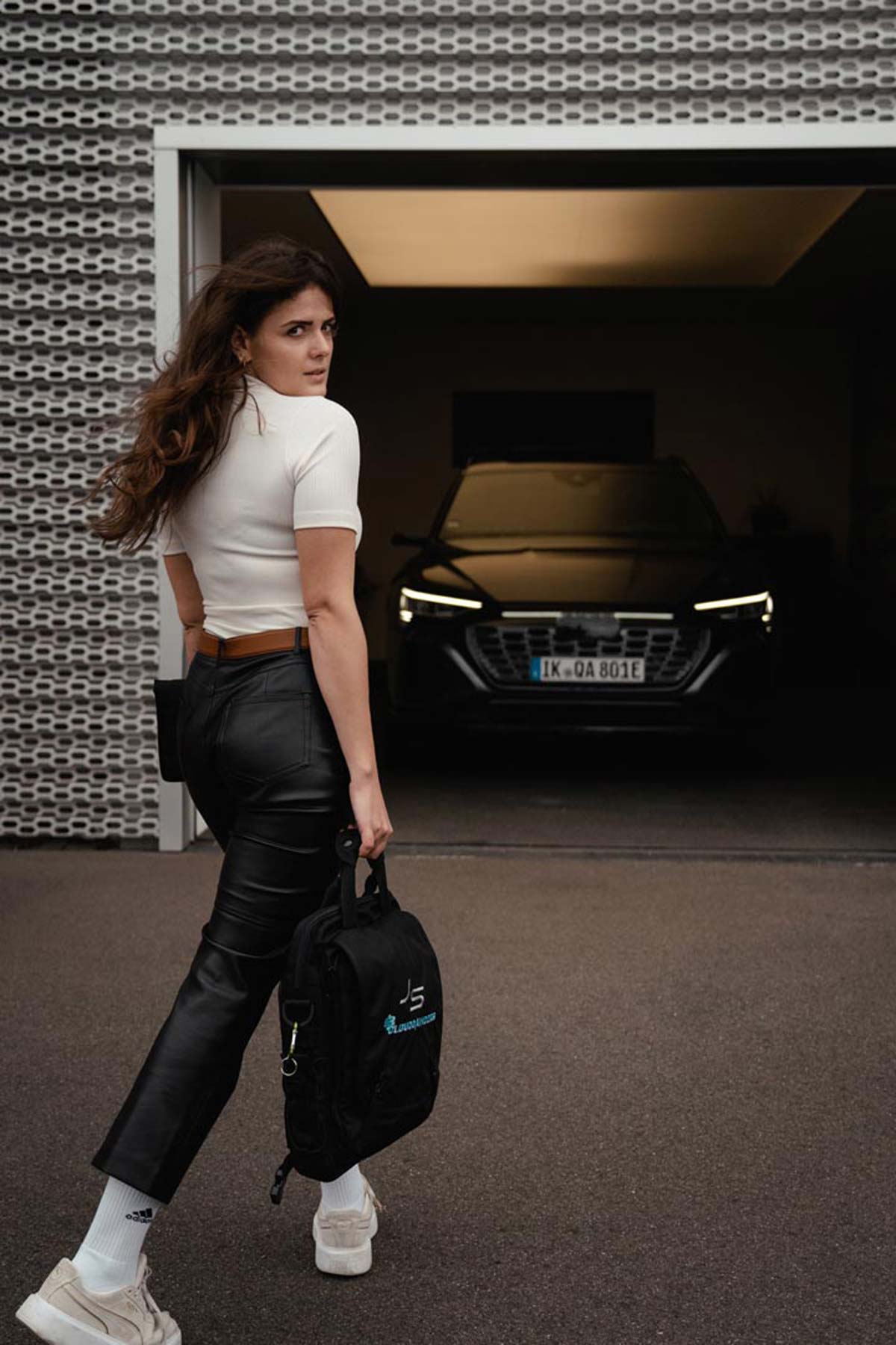 JuIia Steinle: Influencer, glider pilot & photography - she flies her ...